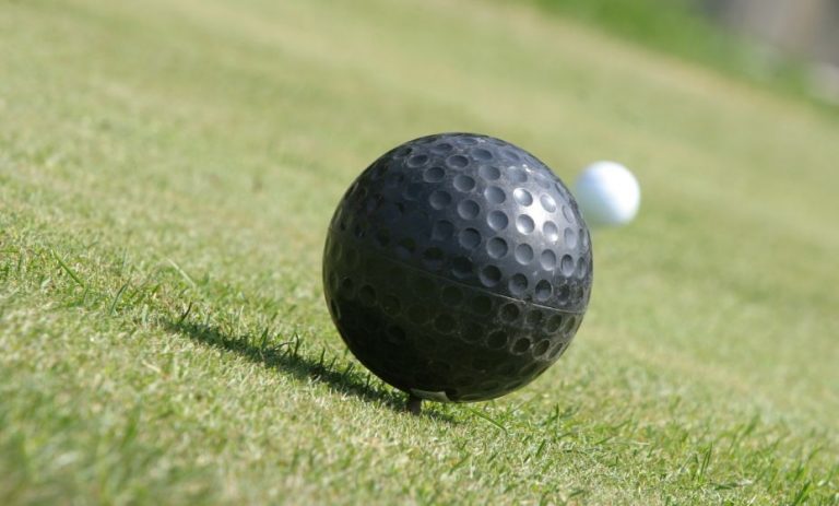 Golf balls: types and characteristics
